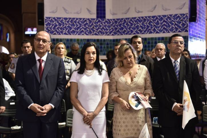 Fé e devoção: Veja fotos do dia 12 de outubro em Aparecida - A12.com