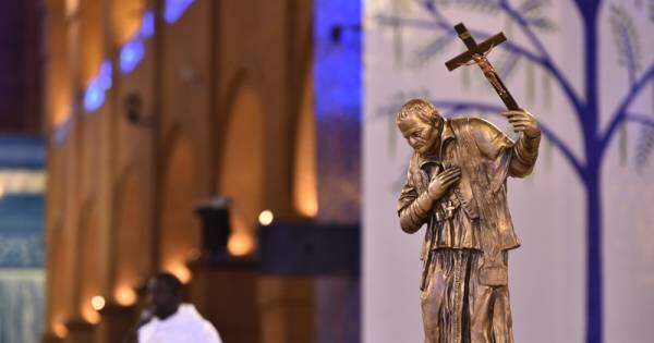 O que torna alguém santo?
