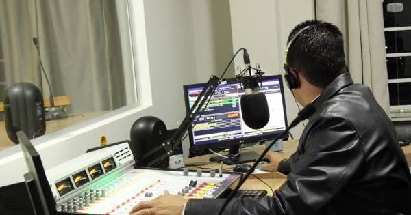 Conheça a história da Rádio Difusora Live