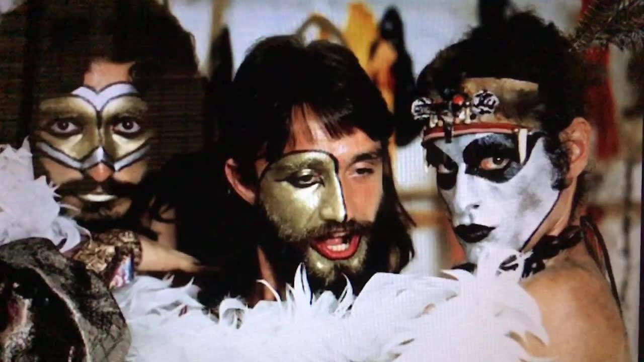 Trajetória da banda Secos e Molhados é destaque no Brasil com S