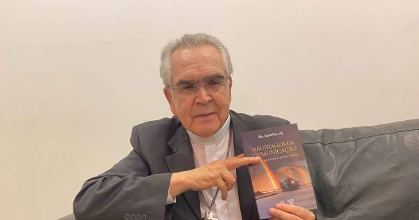 Padre Zezinho lança livro para repensar a mídia religiosa