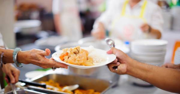 Estudo afirma que 13 milhões de brasileiros deixaram de passar fome em 2023