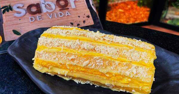 Rocambole de Frutas Amarelas - Sabor de Vida